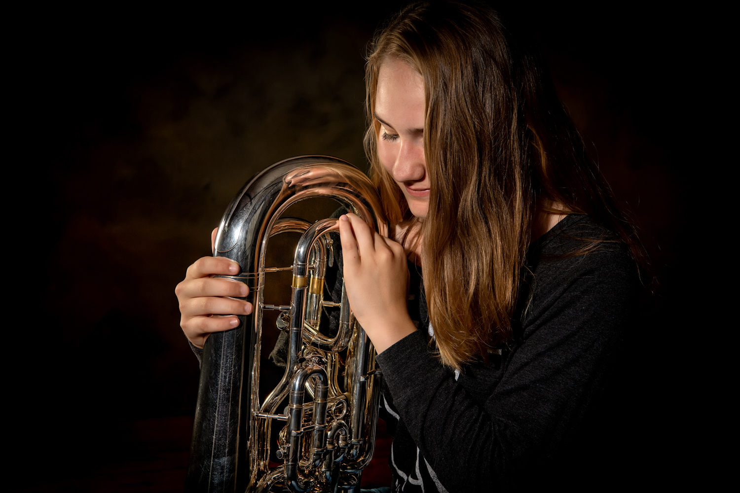 24 Creative senior pictures with musical instruments